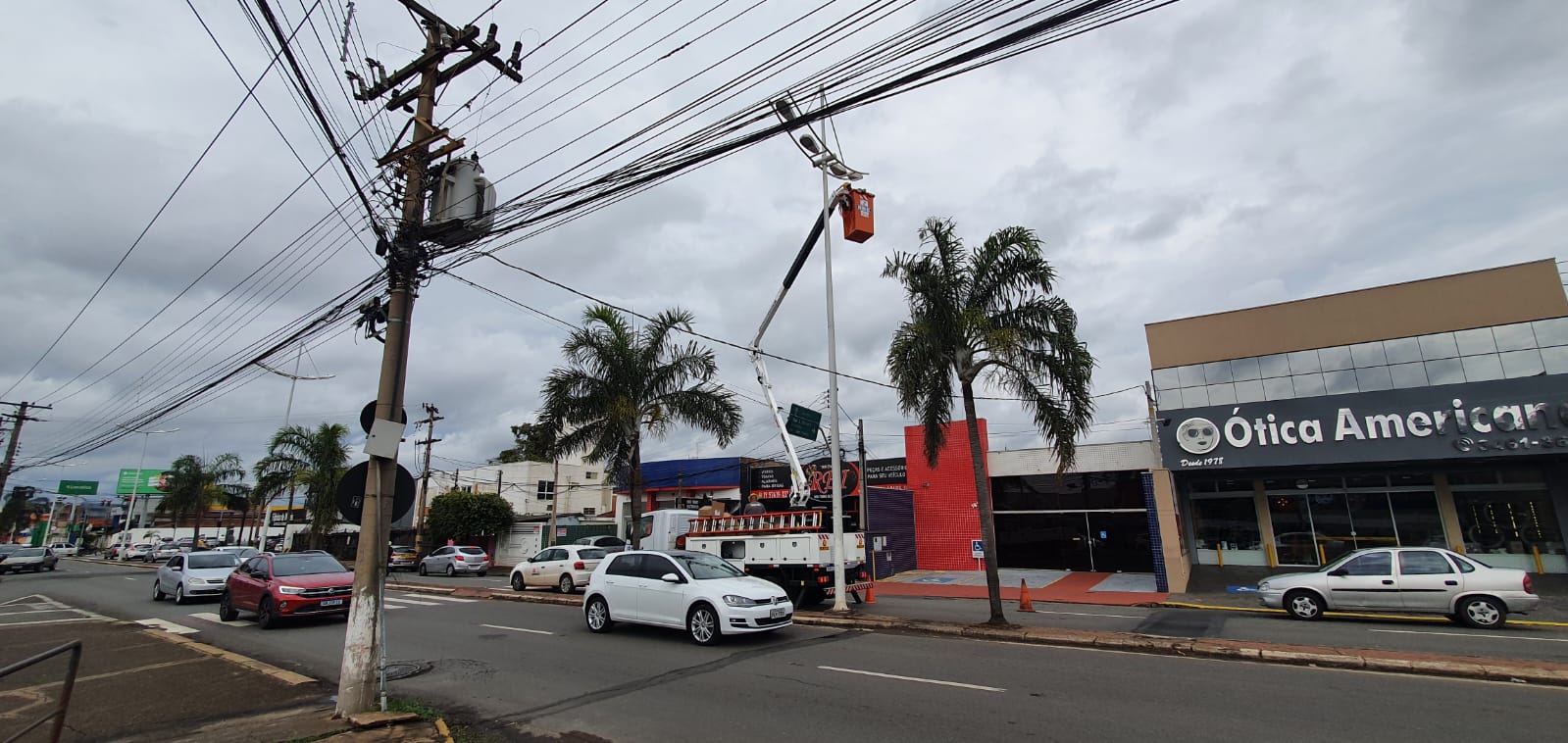 Avenida de Cillo recebe nova iluminação de LED