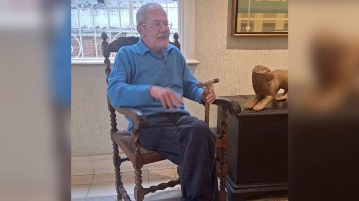 Artista plástico tem casa invadida por água e morre durante chuva