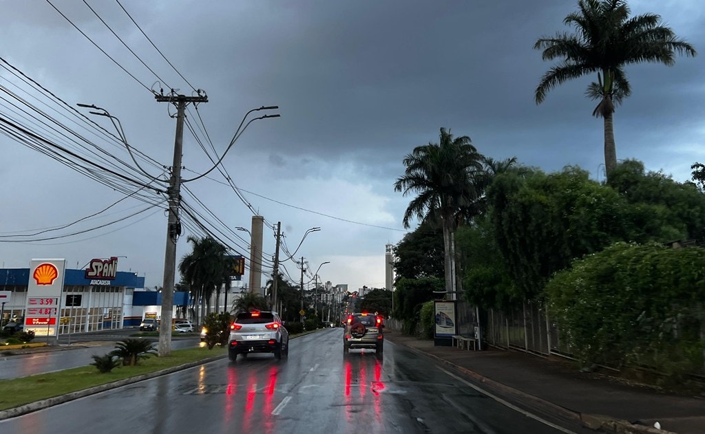Defesa Civil alerta para fortes chuvas e ventos acima de 70 km/h em ...
